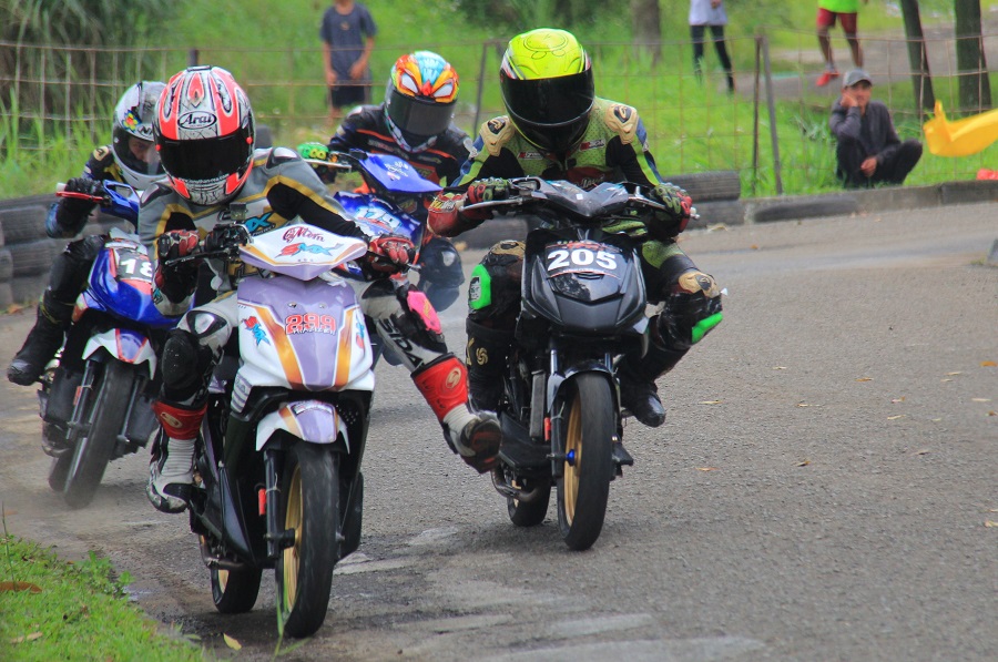 Disambut 300 Lebih Stater, Road Race Sumber Production Championship ...